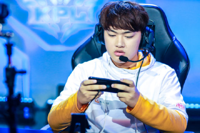 hurt太送snow太怂，fly也难carry，这样的QG输得真不冤！_腾讯新闻