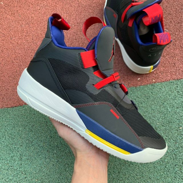 AJ34颜值性能完胜前作？AJ33黑白红配色开箱测评！_腾讯新闻