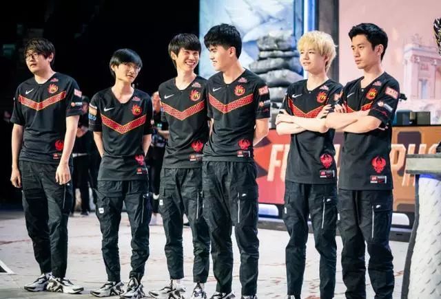 fpx捧杯高清壁纸-千图网