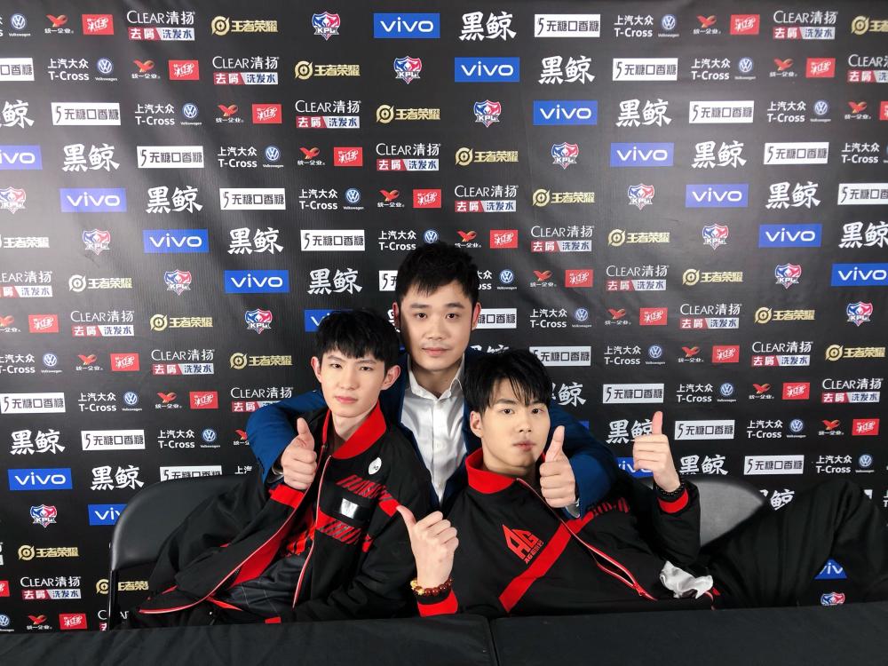 AG超玩会横扫DYG.JC挺进总决赛 教练月光：14号，AG红！_腾讯新闻