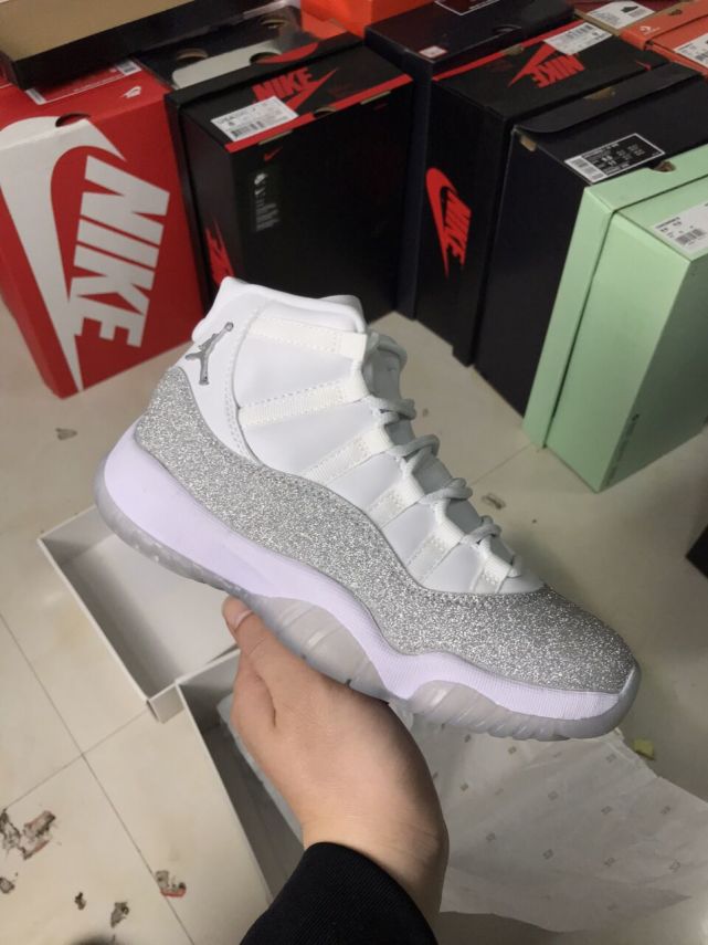 又一双可以当婚鞋的AJ！Air Jordan 11“满天星”开箱测评_腾讯新闻