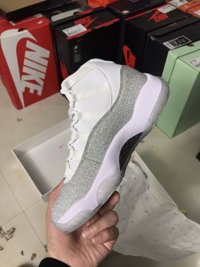 又一双可以当婚鞋的AJ！Air Jordan 11“满天星”开箱测评_腾讯新闻