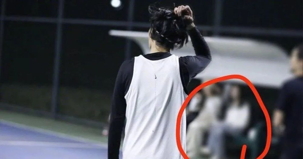 Wu Yifan and Ye Keer are together? There is Ye Keer in Wu Yifan's photo, and Wu Yifan is in the ...