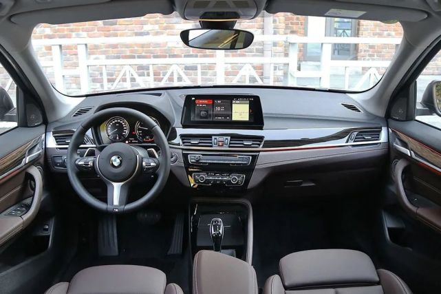 预算30万元，奔驰GLB和宝马X1怎么选？_腾讯新闻