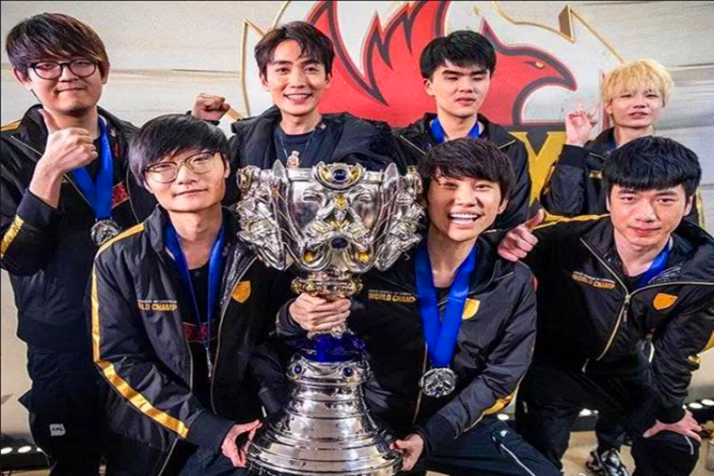 LWX专访谈冠军皮肤：选VN因为阿水，uzi才是我一直敬佩的偶像！_腾讯新闻