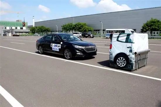 同属碰撞测试 解读C-NCAP和C-IASI有何不同？_腾讯新闻