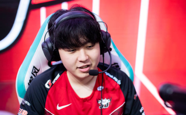 JDG最稳的人！Loken领跑射手KDA，版本AD全是他的菜_腾讯新闻