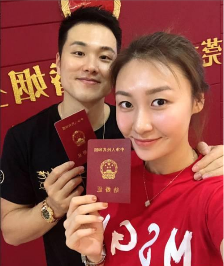 恭喜！男篮国手孟铎与女篮美女正式完婚 夫妻曾获CBA＋WCBA冠军_腾讯新闻