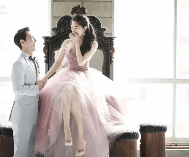 40岁韩国男神JunJin婚礼现场照曝光 空姐妻子气质出众_腾讯新闻