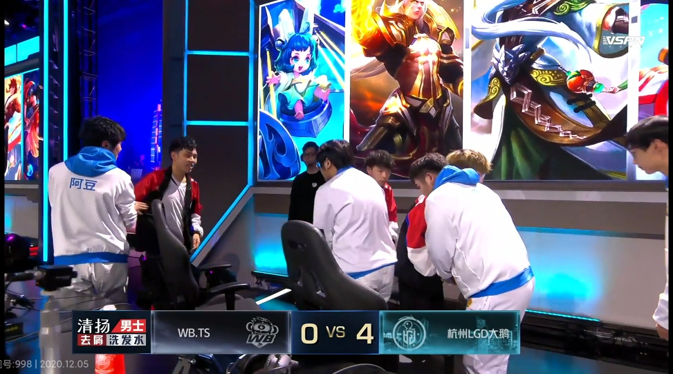 TS再次被零封，kear教练在采访席哭了，直言：我耽误了选手_腾讯新闻