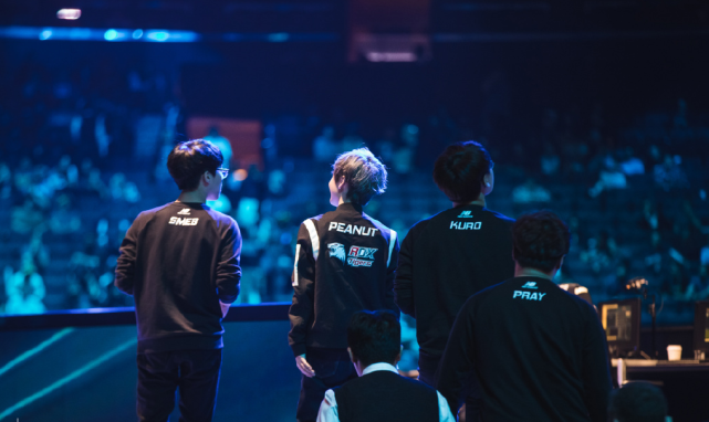 FPX官宣Nuguri加盟！Smeb退役！贡子哥难寻下家_腾讯新闻