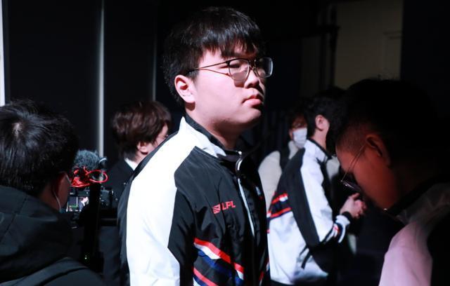 LPL全明星娜美宝刀未老，为S4世界级ADC正名，阿Bin杰斯遭戏耍_腾讯新闻