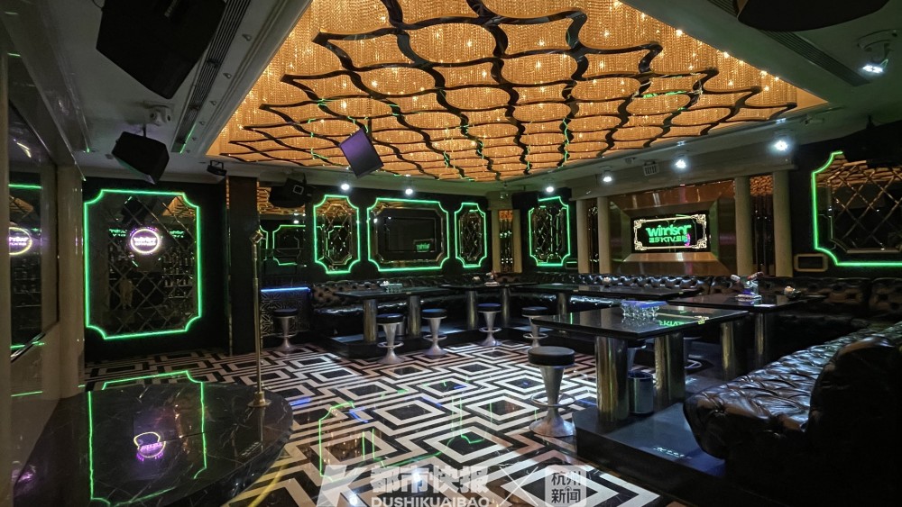你有多久没K歌了？为吸引年轻人，杭州各KTV都拼了：包厢洋气适合自拍，还能打电竞玩桌游_腾讯新闻