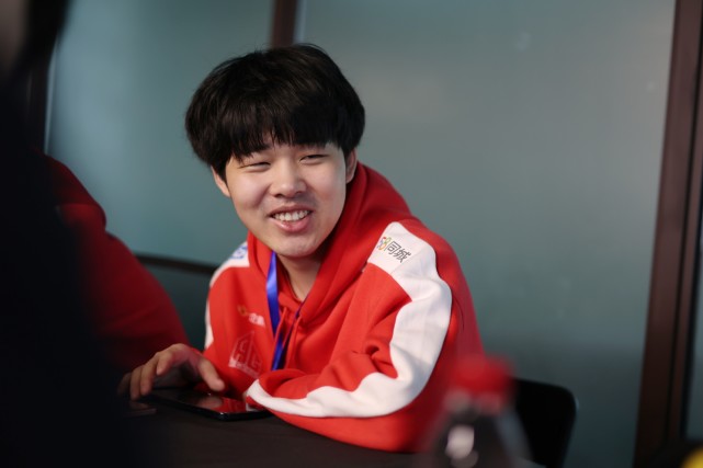 时隔2年，AG初晨终于品尝到连胜的滋味，EDGM耽误他太多个赛季！_腾讯新闻