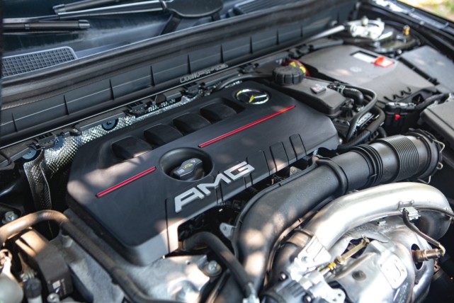 试驾奔驰GLB 35 AMG 4Matic，搭载2.0T发动机，它够纯粹吗？_腾讯新闻