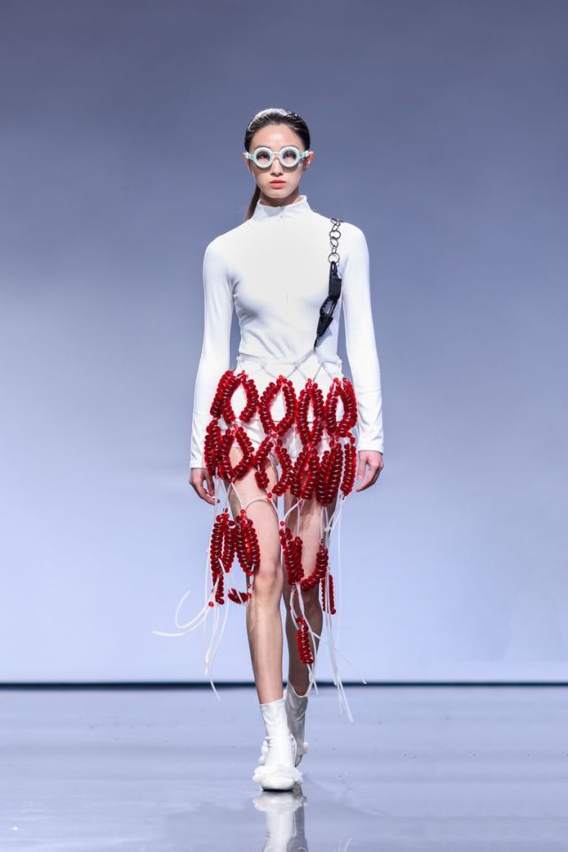 SHIE LYU发布2021秋冬系列_腾讯新闻