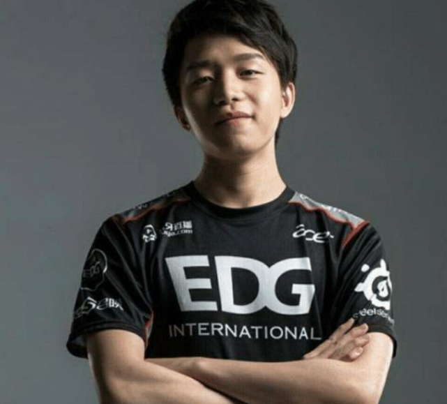 【05.11】那年今天 首届MSI季中赛EDG夺冠_腾讯新闻