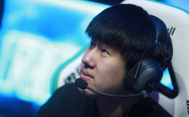 RNG不敌PSG 遭遇MSI首败！C9却成为了最大输家？_腾讯新闻