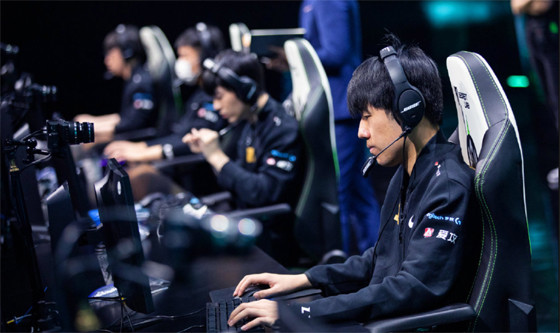 韩网热议RNG双杀DK：GALA光听这ID就觉得贼强_腾讯新闻