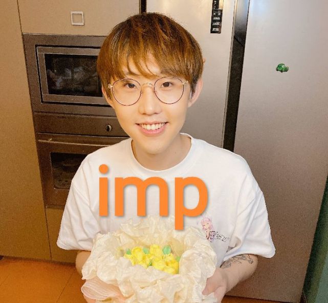 节奏终于结束了！“Uzi和imp互送大量礼物，乌兹这次真的很行”_腾讯新闻