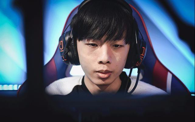 SMLZ正式回归赛场 加盟UP战队担任AD位置_腾讯新闻