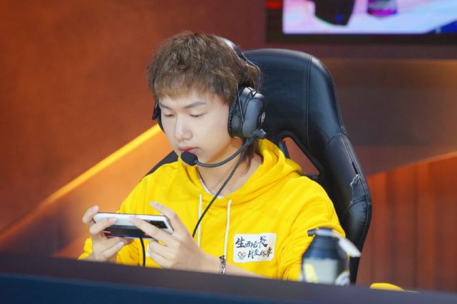 RW侠就这？恭喜QGhappy豪取九连胜，Fly又将创造一个纪录_腾讯新闻