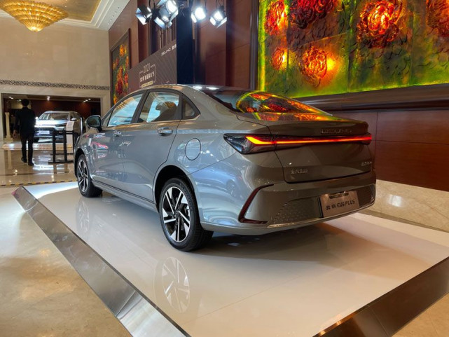 售价12.99万起，BEIJING-EU5 PLUS正式上市_腾讯新闻