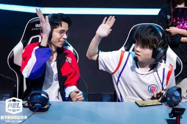 LGD勇夺PEL第三周冠军！诚c打破质疑证明自己，队伍产生化学反应_腾讯新闻