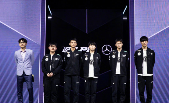 iG官宣Nofe教练加盟 或将解封Theshy使用说明书？_腾讯新闻