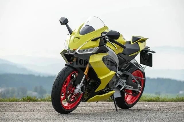 北京车展｜阿普利亚GPR250和RS660共同亮相，250预计7.8月份发布_腾讯新闻