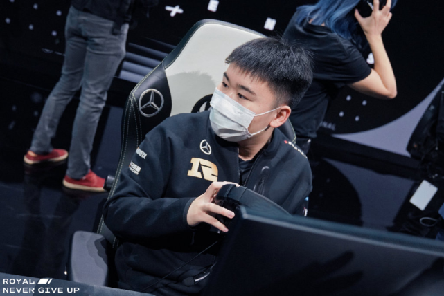 RNG再回统治时代！MSI夺冠阵容中3名来自YM，PDD或成最大赢家？_腾讯新闻