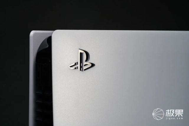 国行PS5评测：性能提升还能“畅玩”所有游戏！3099元起_腾讯新闻