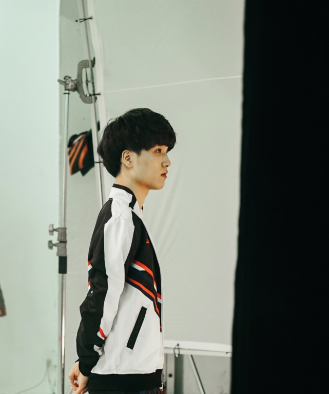 开价800W没人要，22岁还在打LDL，RNG小龙堡该何去何从？_腾讯新闻