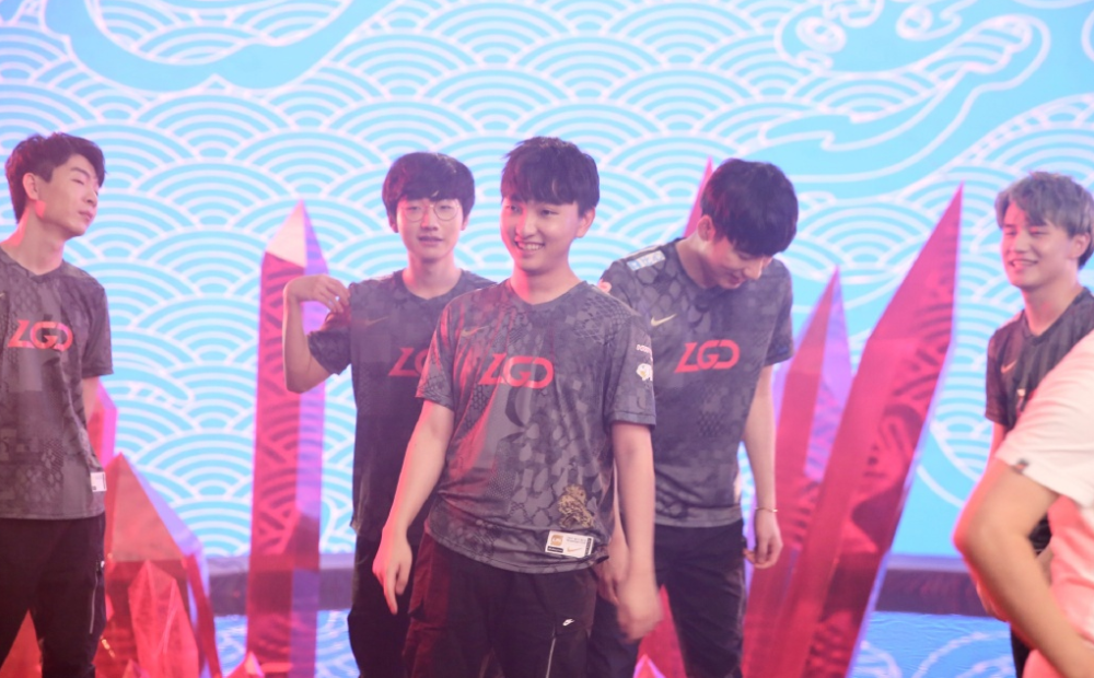 LGD揭晓夏季赛新阵容！兮夜稳坐首发席 Ning难回舞台_腾讯新闻