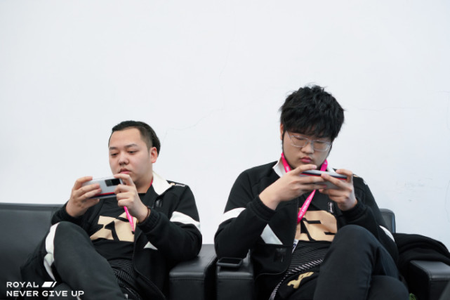 kpl：cat转辅助的背后，透露出四个信号，RNGM将大改他或退出首发_腾讯新闻