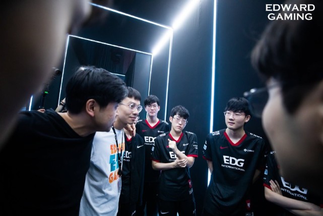 “EDG玩特权不要脸”水晶哥怒喷国电重新BP，自己也被EDG搞过心态_腾讯新闻