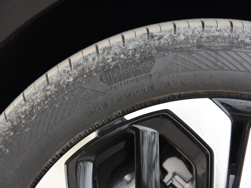 热度不减的凡尔赛C5X，反人类设计果然没落下，205/R19的胎买不到_腾讯新闻