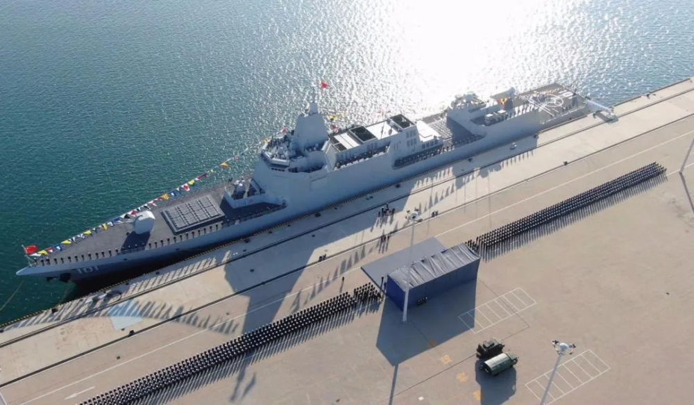 真的来了！美军最新锐“伯克III”首舰下水，比中国055强吗？_腾讯新闻