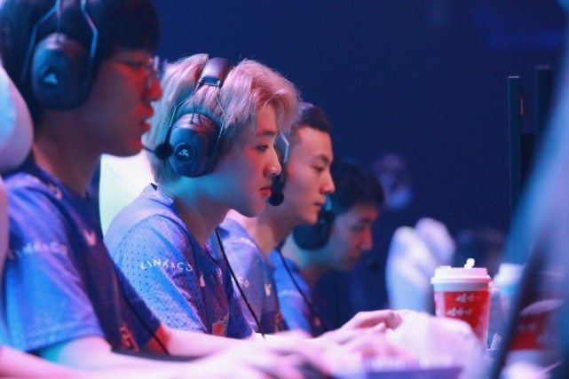 LNG夏季赛喜获冠军BUFF？与比心官宣合作，成其第六支LPL签约战队_腾讯新闻