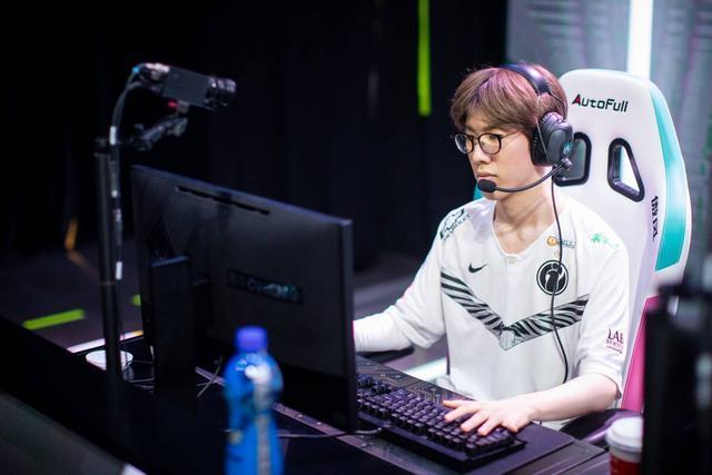 突破下线！IG发布公告：Theshy和Nofe教练才到上海！网友怒了_腾讯新闻