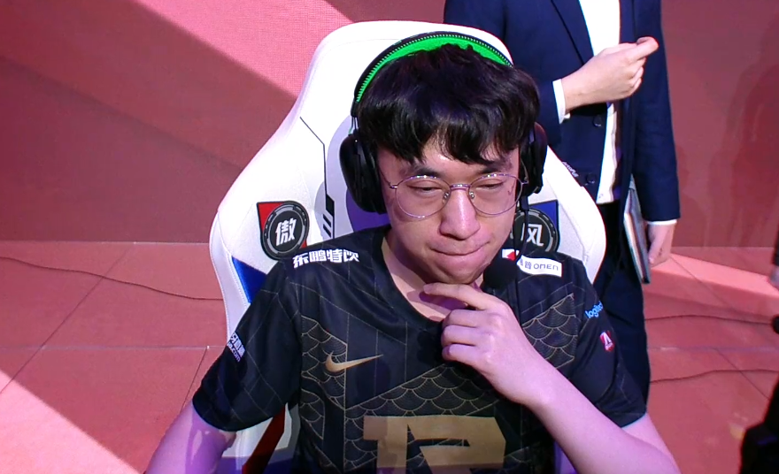 RNG夏季赛首秀不敌OMG，版本理解严重落后，“四保一EZ”拿什么赢？_腾讯新闻