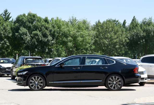 2022款沃尔沃S90上市，起售价40.69万元，你心动吗？_腾讯新闻