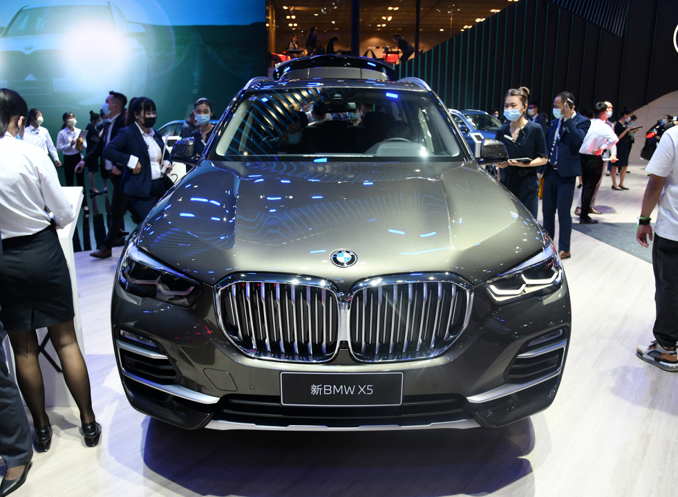 大学刚毕业，宝马X5值得买吗？2.0T版本动力够用吗？_腾讯新闻