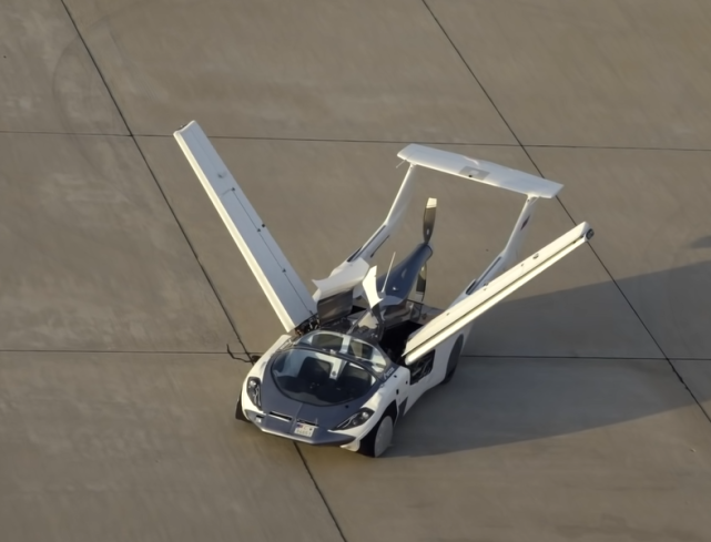汽车上天了：AirCar 飞行车完成测试，最高时速 170 公里_腾讯新闻