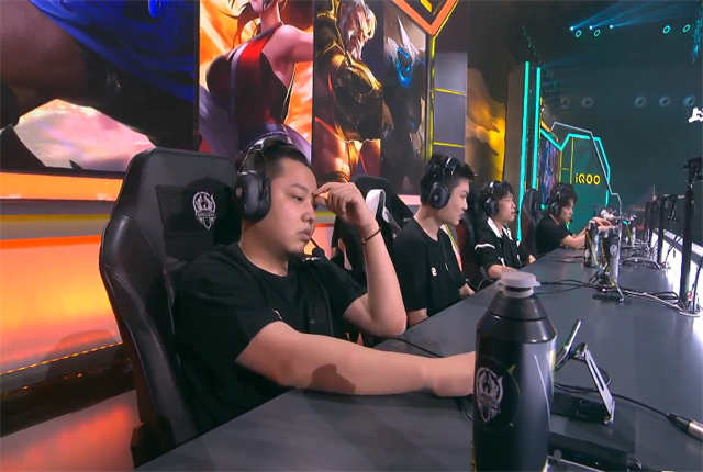 RNGM轻取XYG获世冠首胜，同时送对手两连败，Zero盾山无解_腾讯新闻