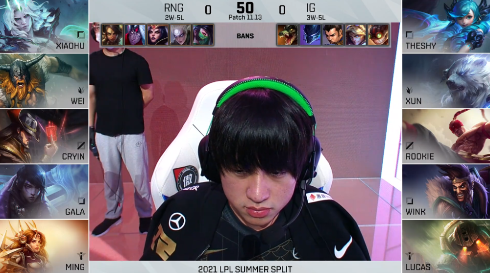 小虎破败王发威，RNG轻松击溃IG，Theshy格温回天乏术_腾讯新闻