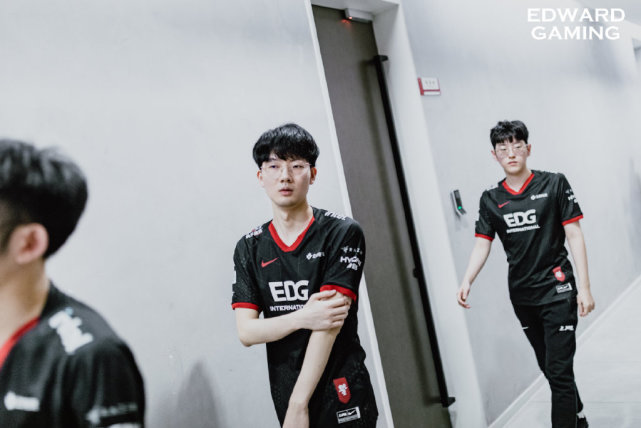 LOL“选手KDA榜”出炉，左手和阿水无缘前10，EDG老粉：实至名归_腾讯新闻