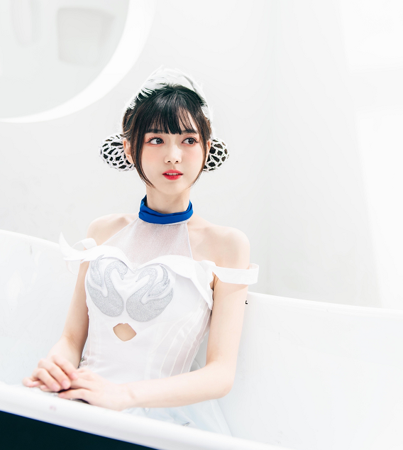 KPL灵儿白丝Cos突破自我，看完梦嫂的Cos，梦泪没说谎，身材一流_腾讯新闻