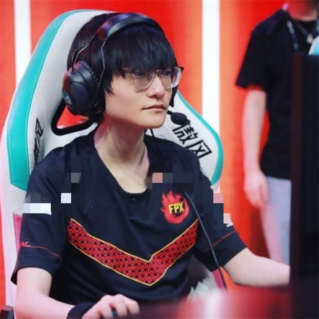 FPX疑坐实“假赛队”？Bo归队时间曝光，老板1解释被赞高情商！_腾讯新闻