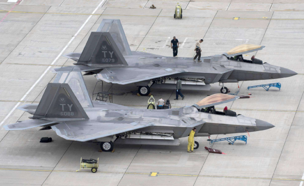 中美俄五代机作战半径大公开，F22为700，苏57为1100，歼20呢？_腾讯新闻